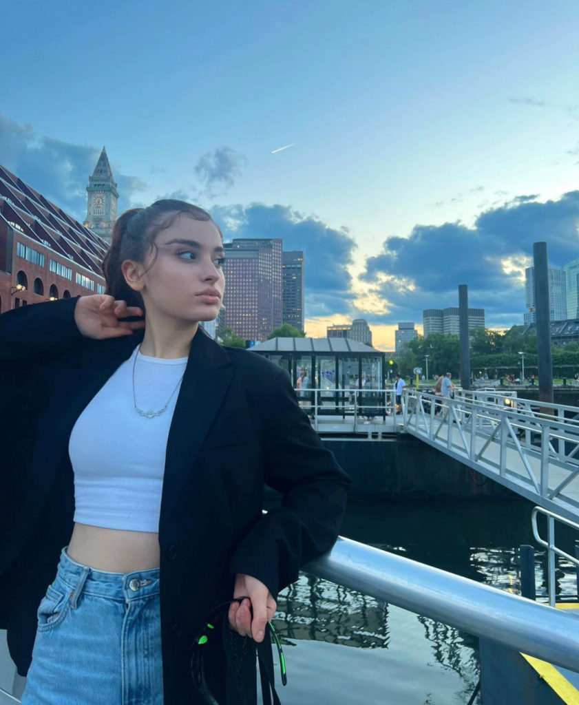 Maléna Looks to the Stars - The Armenian Mirror-Spectator